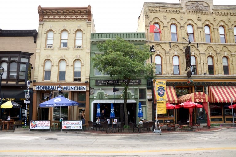 Your Guide to Milwaukee Bars with Weeknight Trivia
