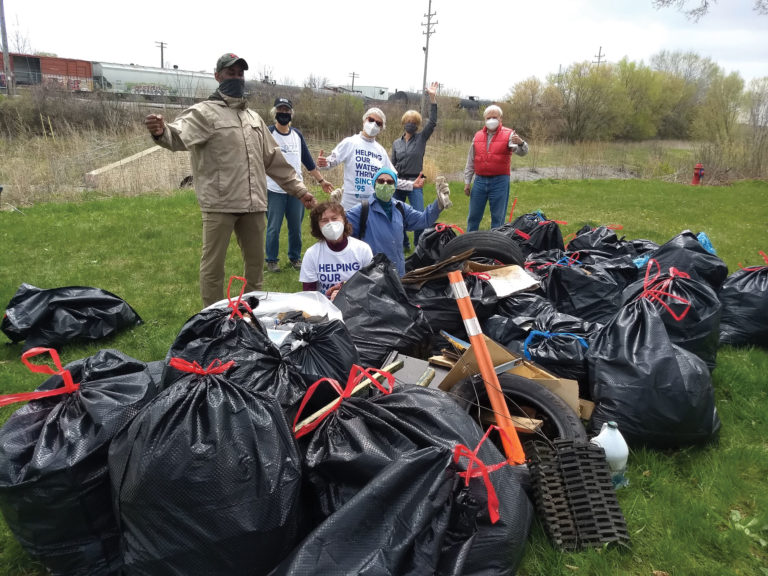 This Milwaukee River Cleanup Brings Out 4,000 Volunteers Every Year
