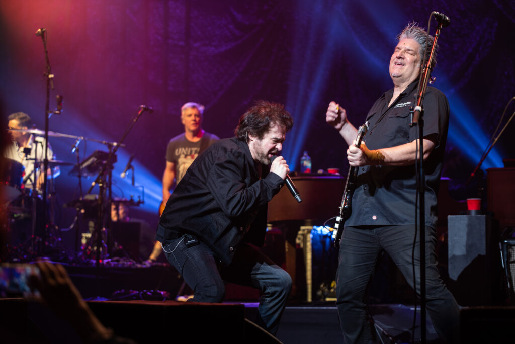 Review: Counting Crows at the Miller High Life Theatre | Milwaukee Magazine