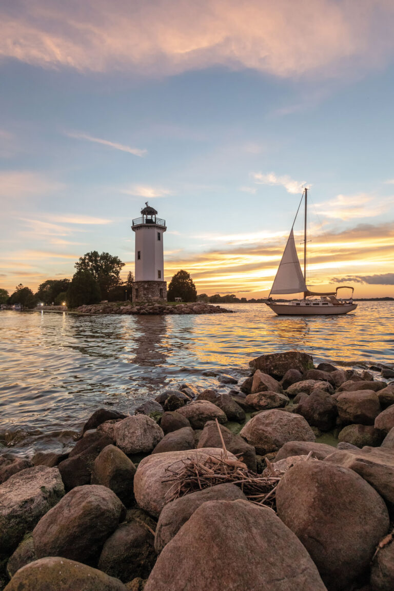 Must-See Historic Wisconsin Lighthouses