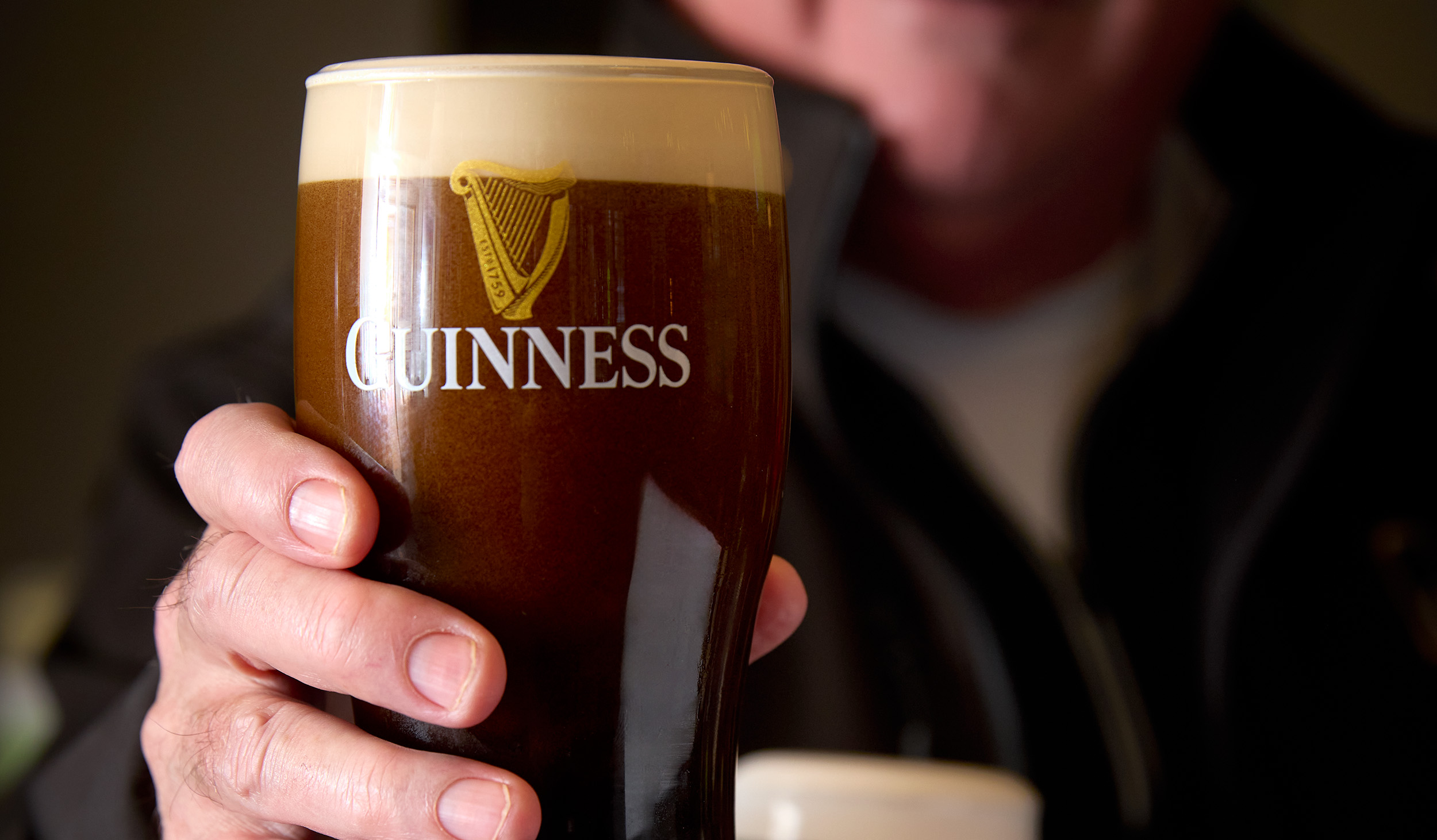 Slainte! Anatomy of A Perfect Pour of Guinness