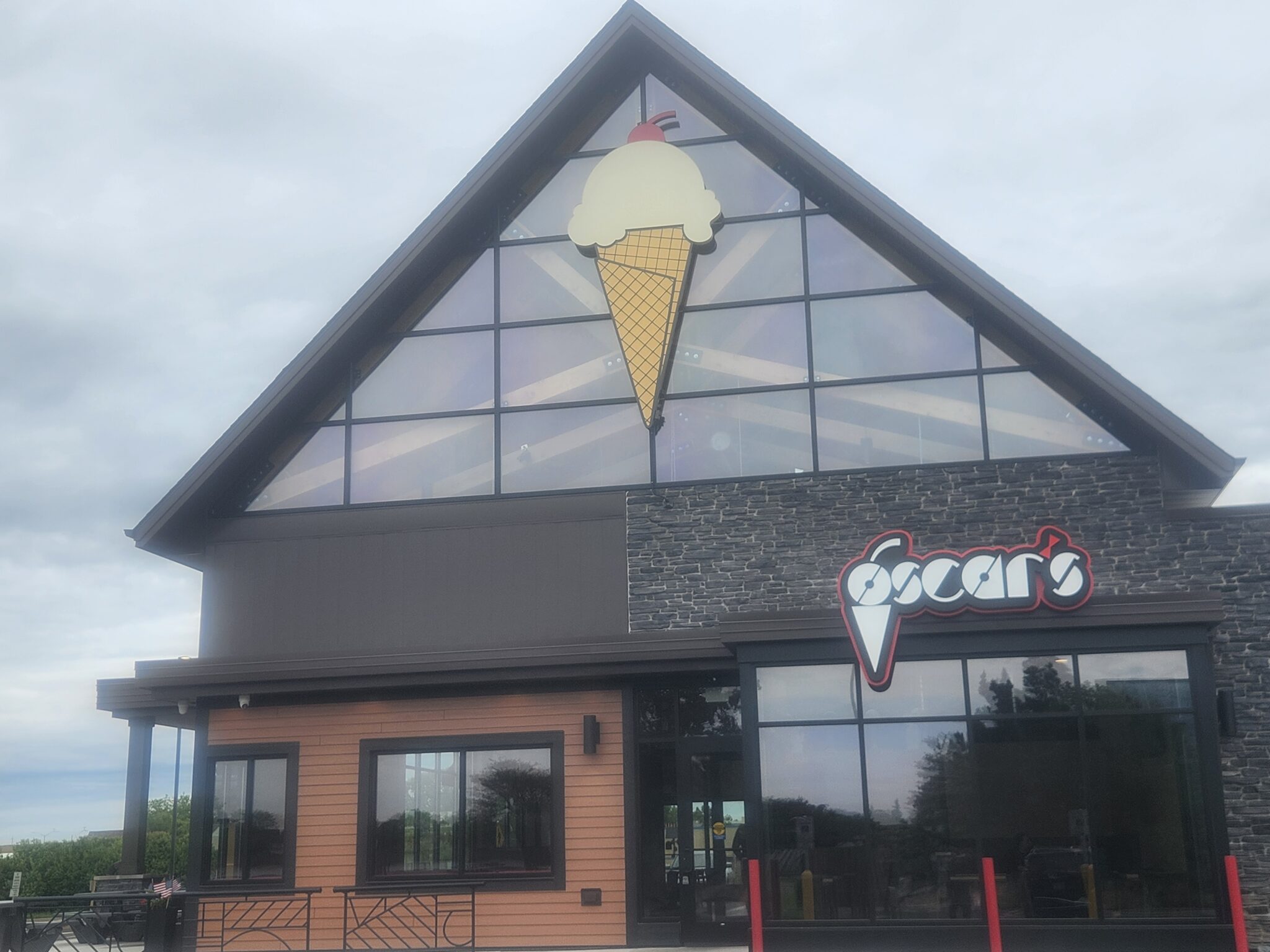 Oscar’s Frozen Custard Just Reopened in Brookfield